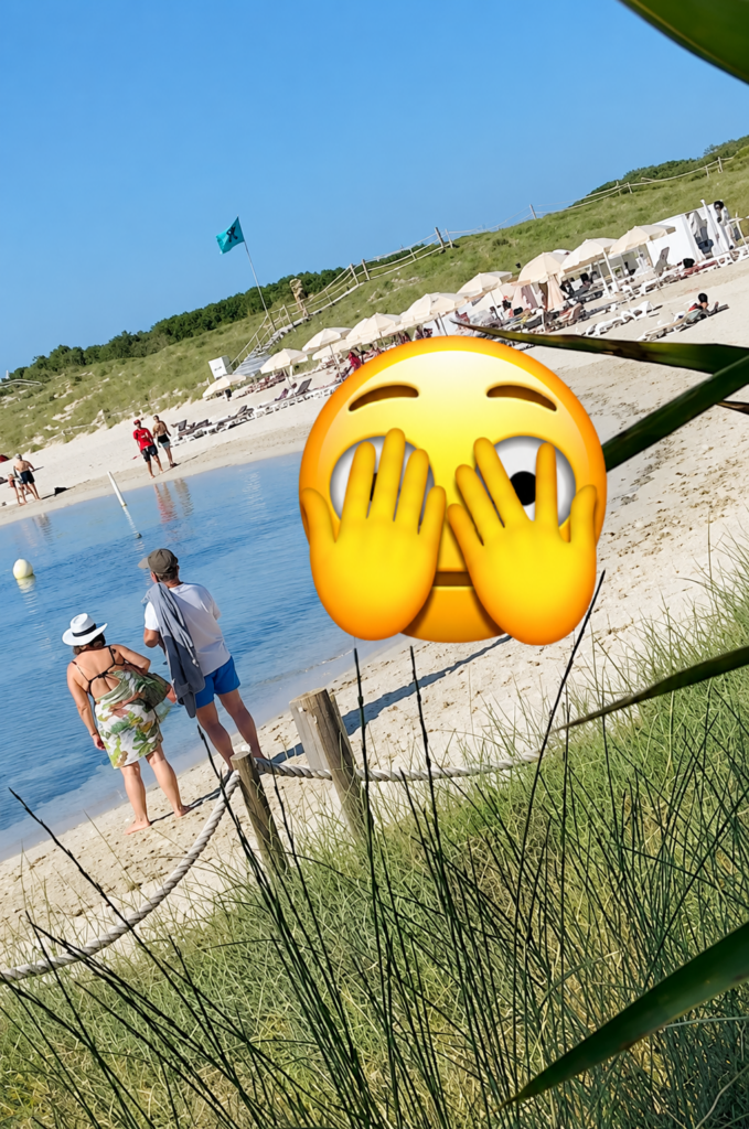 Koppel denkt dat strand leeg is maar heel de boulevard blijkt gewoon ...